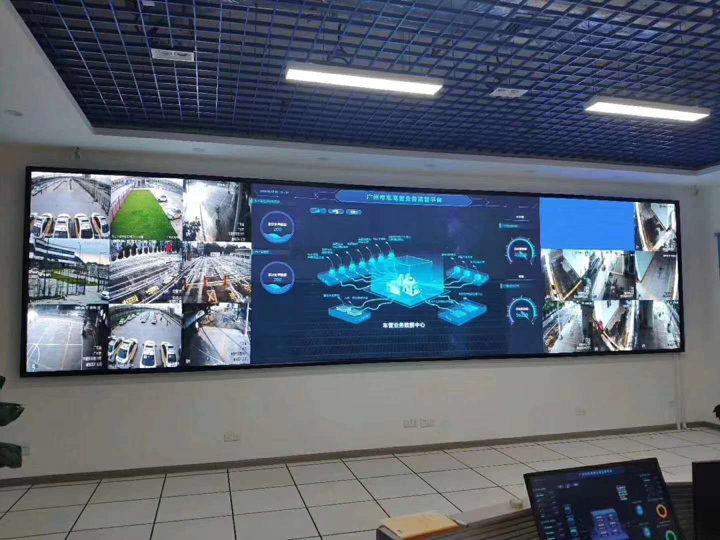 婚宴厅舞台背景P4LED全彩电子屏30平方造价_P4LED显示屏-深圳市联硕光电有限公司